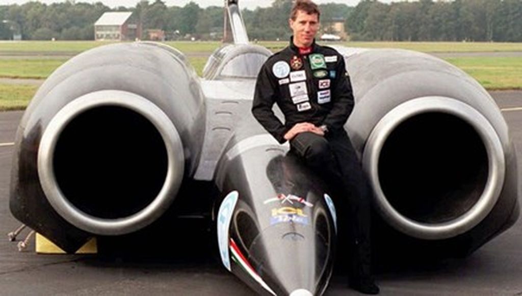 Thrust SSC - chiếc siêu xe nhanh gấp 3 lần Bugatti Veyron có gì đặc biệt?