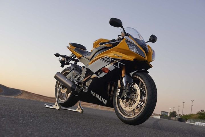 Yamaha R6 bản đặc biệt ghi điểm với dàn tem đấu Speed Block