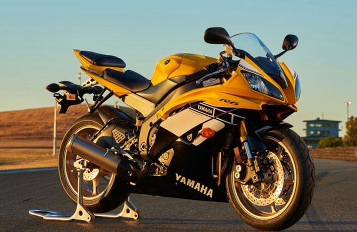 Yamaha R6 bản đặc biệt ghi điểm với dàn tem đấu Speed Block