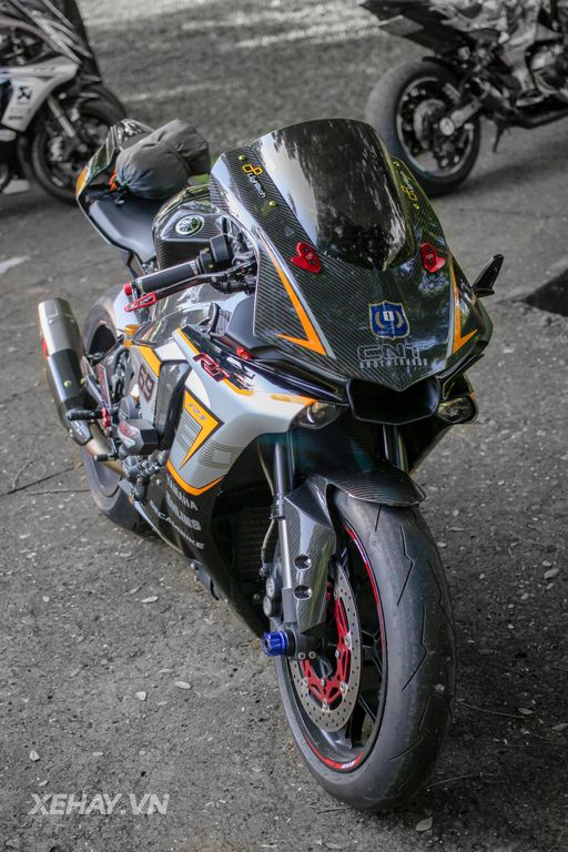 Cận cảnh Yamaha YZF R1 độ full option khủng nhất miền Nam