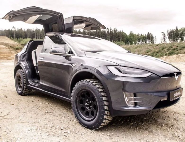 Tesla Model X tăng khả năng off-road với bộ bánh xe mới
