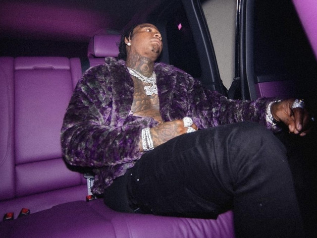 Rapper Moneybagg Yo sở hữu chiếc Rolls-Royce Cullinan màu tím nội ...