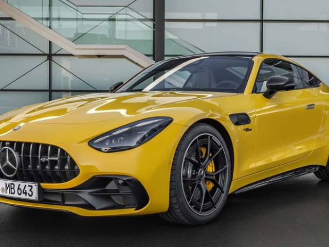 Mercedes-AMG GT43 2025 mạnh 416 mã lực ra mắt: Xe hiệu suất cao dành ...
