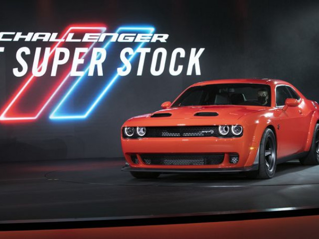 Dodge Challenger SRT Super Stock 2021 trình làng với sức mạnh ngang ...