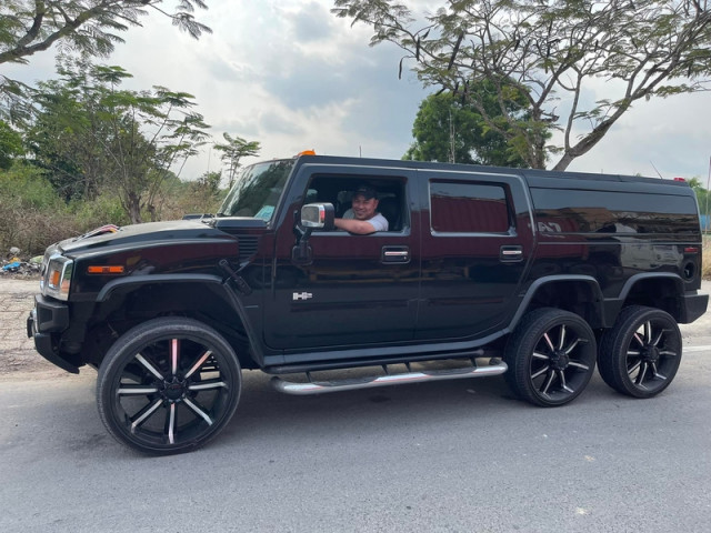"Khủng long" Hummer H2 độ 6 bánh bất ngờ về Việt Nam: To lớn và siêu ...
