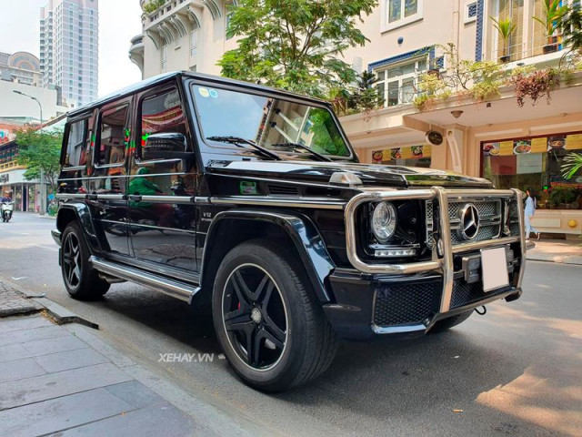 Hàng độc Mercedes-AMG G65 "long lanh" trong nắng Sài Gòn