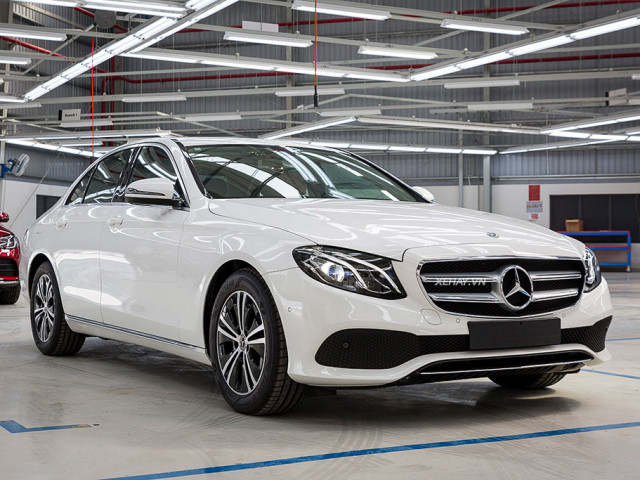 Mercedes-Benz E180 - Có gì với giá bán 2,05 tỷ đồng?
