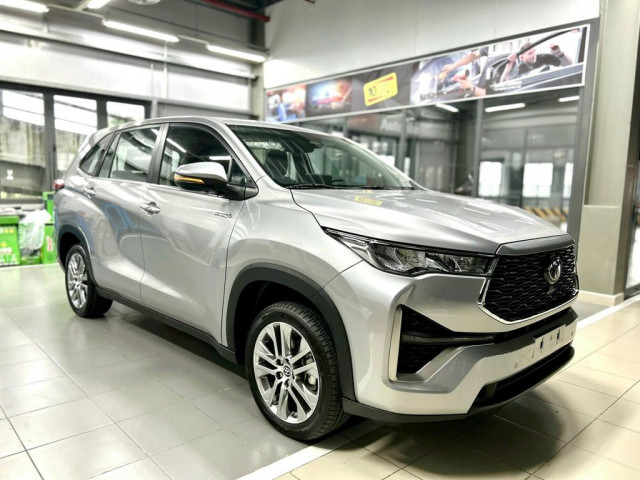 Toyota Innova Cross 2023 có ODO 14.000 km lên sàn xe cũ với giá 1,01 tỷ ...