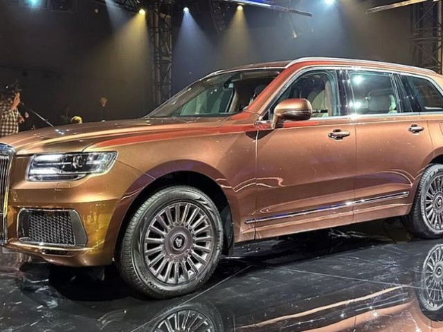 SUV hạng sang Aurus Komendant "lộ mặt" với “bầu trời” trang bị đẳng cấp